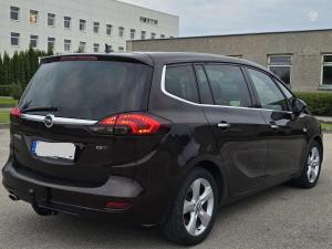 Brown Opel Zafira Tourer 2012 in Siauliai, with an engine capacity of 1.96 L and mileage of 320 thousand km for 4250 €, photo 8 on AUTOMOTO.COM.LV
