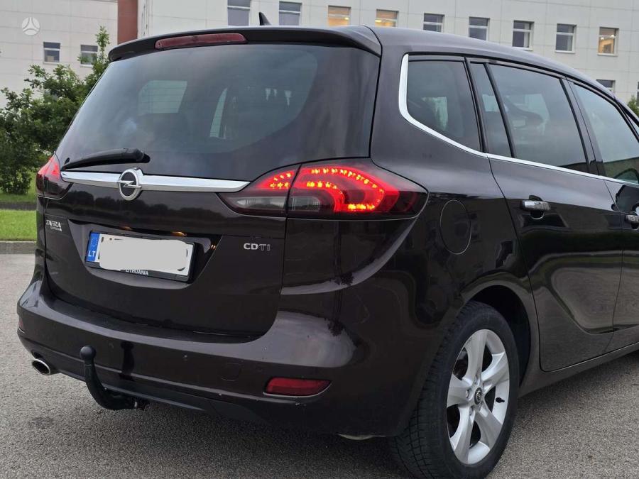 Brown Opel Zafira Tourer 2012 in Siauliai, with an engine capacity of 1.96 L and mileage of 320 thousand km for 4250 €, photo 9 on AUTOMOTO.COM.LV