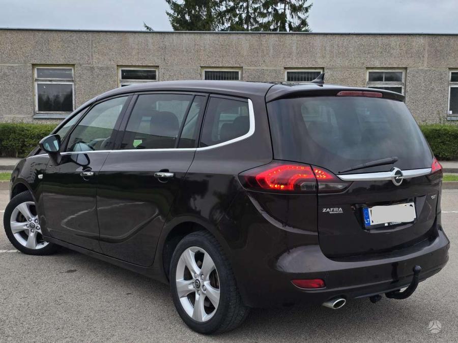 Brown Opel Zafira Tourer 2012 in Siauliai, with an engine capacity of 1.96 L and mileage of 320 thousand km for 4250 €, photo 12 on AUTOMOTO.COM.LV