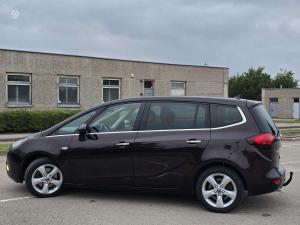 Brown Opel Zafira Tourer 2012 in Siauliai, with an engine capacity of 1.96 L and mileage of 320 thousand km for 4250 €, photo 13 on AUTOMOTO.COM.LV
