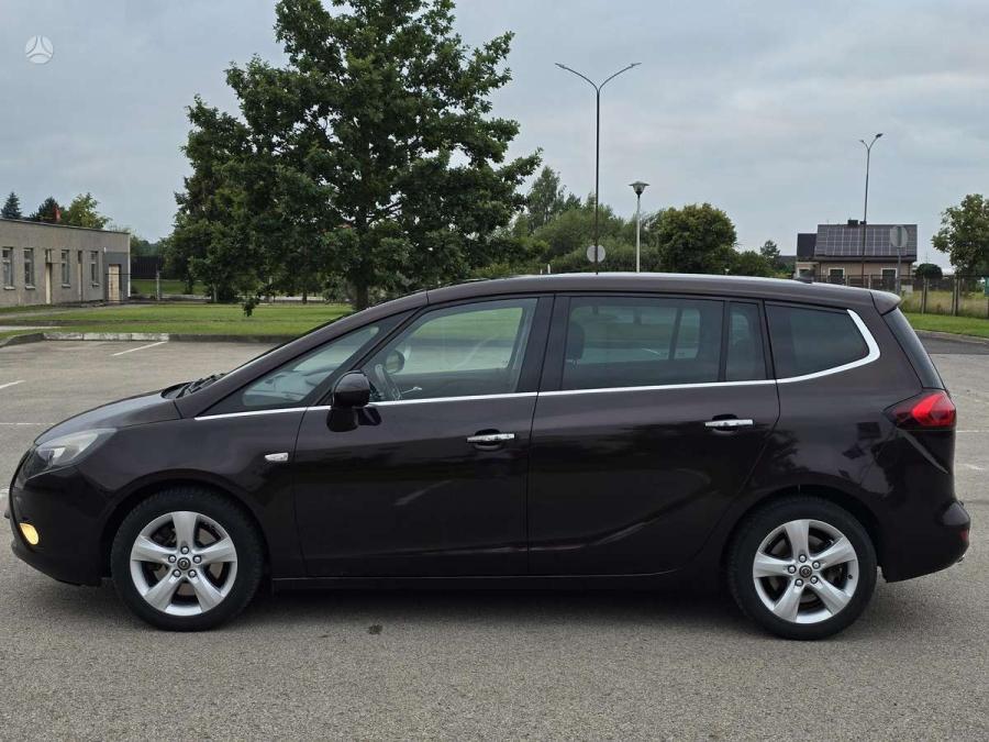 Brown Opel Zafira Tourer 2012 in Siauliai, with an engine capacity of 1.96 L and mileage of 320 thousand km for 4250 €, photo 14 on AUTOMOTO.COM.LV