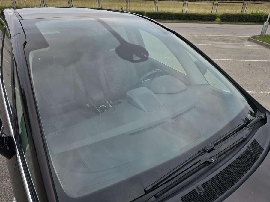 Brown Opel Zafira Tourer 2012 in Siauliai, with an engine capacity of 1.96 L and mileage of 320 thousand km for 4250 €, photo 18 on AUTOMOTO.COM.LV