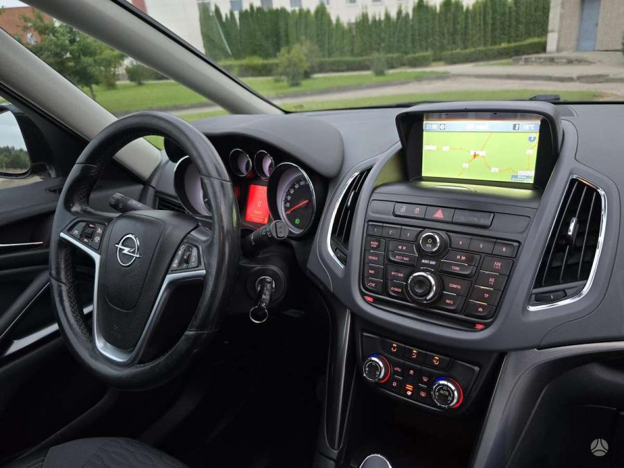 Brown Opel Zafira Tourer 2012 in Siauliai, with an engine capacity of 1.96 L and mileage of 320 thousand km for 4250 €, photo 24 on AUTOMOTO.COM.LV