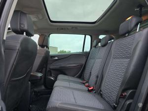 Brown Opel Zafira Tourer 2012 in Siauliai, with an engine capacity of 1.96 L and mileage of 320 thousand km for 4250 €, photo 34 on AUTOMOTO.COM.LV
