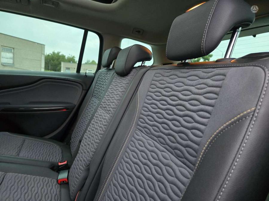 Brown Opel Zafira Tourer 2012 in Siauliai, with an engine capacity of 1.96 L and mileage of 320 thousand km for 4250 €, photo 36 on AUTOMOTO.COM.LV