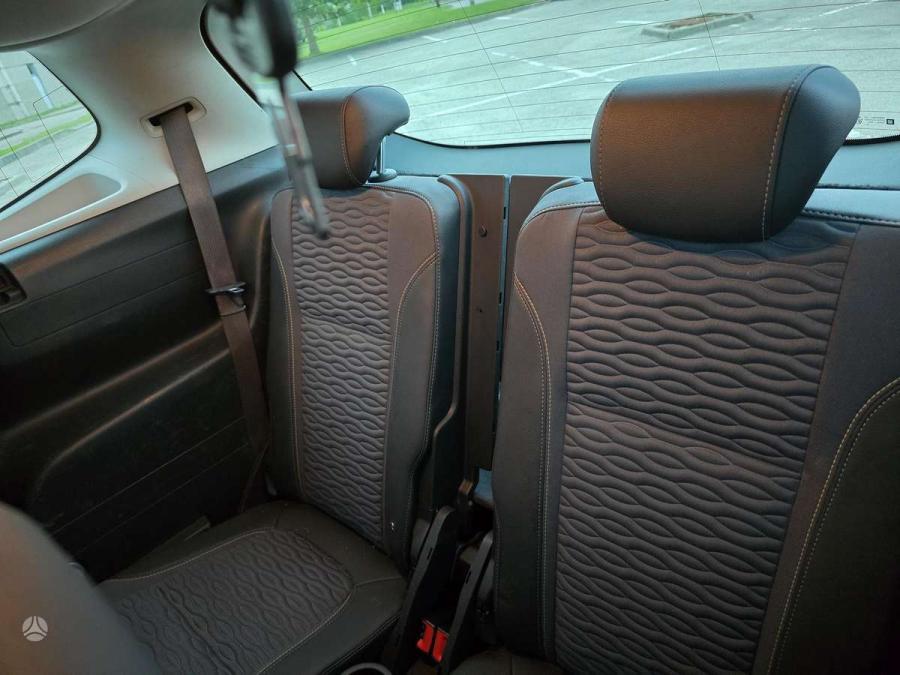 Brown Opel Zafira Tourer 2012 in Siauliai, with an engine capacity of 1.96 L and mileage of 320 thousand km for 4250 €, photo 38 on AUTOMOTO.COM.LV