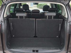 Brown Opel Zafira Tourer 2012 in Siauliai, with an engine capacity of 1.96 L and mileage of 320 thousand km for 4250 €, photo 40 on AUTOMOTO.COM.LV