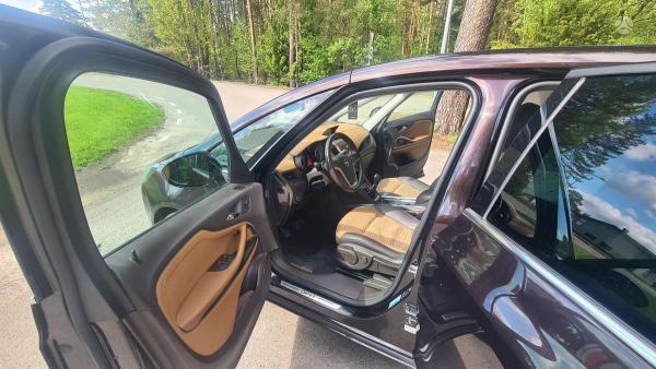 Коричневый Опель Zafira Tourer 2012 в Вильнюс, объемом двигателя 1.96 л и пробегом 329 тыс. км за 5000 €, фото 1 на AUTOMOTO.COM.LV