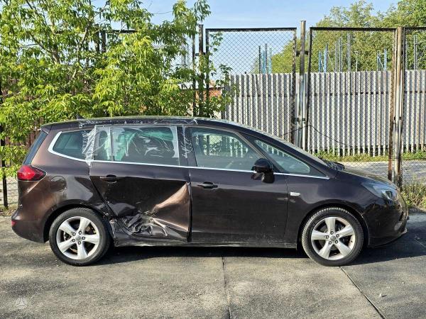 Brūns Opel Zafira Tourer 2013 Šauļi, ar dzinēja tilpumu 1.60 L un nobraukumu 276 tūkst. km par 2500 €, foto 5 vietnē AUTOMOTO.COM.LV