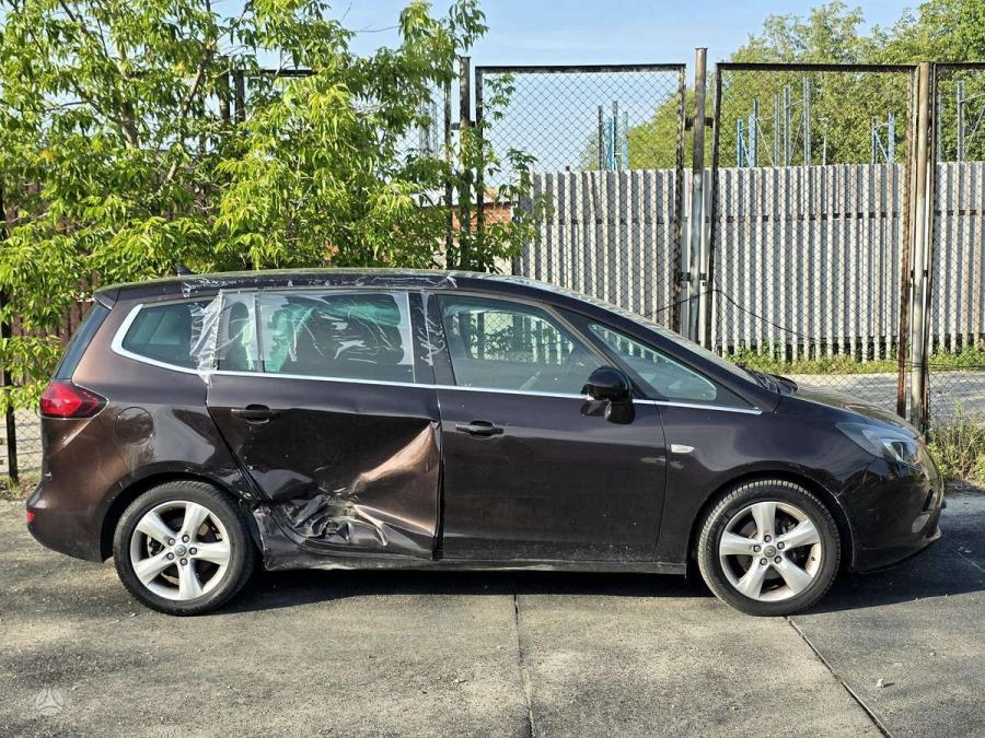 Brūns Opel Zafira Tourer 2013 Šauļi, ar dzinēja tilpumu 1.60 L un nobraukumu 276 tūkst. km par 2500 €, foto 6 vietnē AUTOMOTO.COM.LV