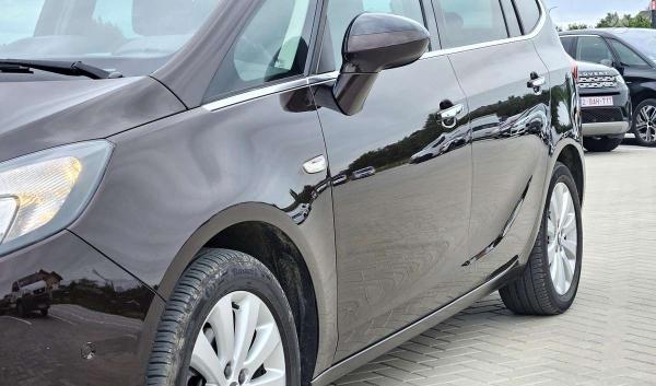 Brūns Opel Zafira Tourer 2013 Tauragė, ar dzinēja tilpumu 1.96 L un nobraukumu 147 tūkst. km par 5300 €, foto 2 vietnē AUTOMOTO.COM.LV