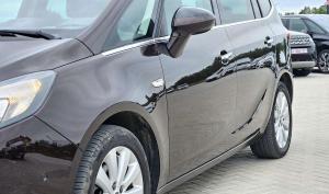 Brūns Opel Zafira Tourer 2013 Tauragė, ar dzinēja tilpumu 1.96 L un nobraukumu 147 tūkst. km par 5300 €, foto 3 vietnē AUTOMOTO.COM.LV