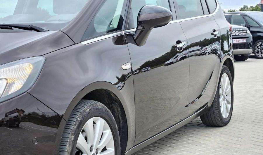Brūns Opel Zafira Tourer 2013 Tauragė, ar dzinēja tilpumu 1.96 L un nobraukumu 147 tūkst. km par 5300 €, foto 3 vietnē AUTOMOTO.COM.LV