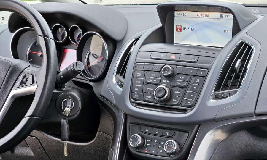 Brūns Opel Zafira Tourer 2013 Tauragė, ar dzinēja tilpumu 1.96 L un nobraukumu 147 tūkst. km par 5300 €, foto 13 vietnē AUTOMOTO.COM.LV