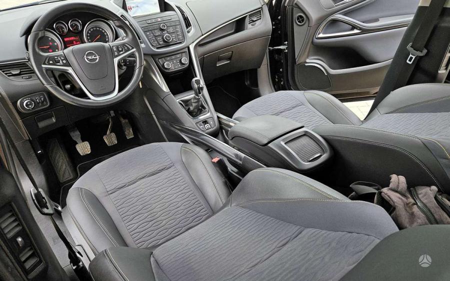 Brūns Opel Zafira Tourer 2013 Tauragė, ar dzinēja tilpumu 1.96 L un nobraukumu 147 tūkst. km par 5300 €, foto 14 vietnē AUTOMOTO.COM.LV