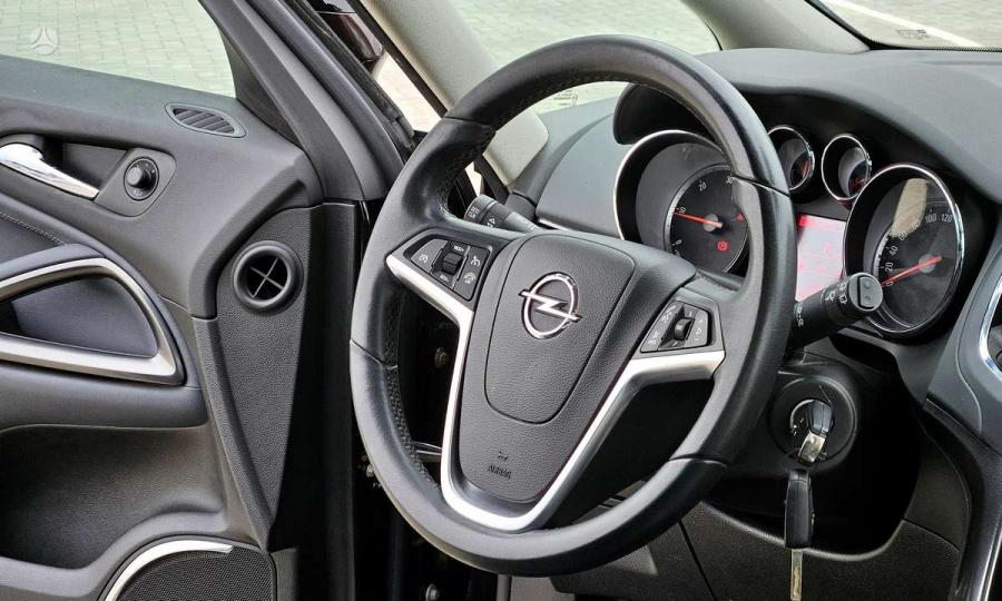 Brūns Opel Zafira Tourer 2013 Tauragė, ar dzinēja tilpumu 1.96 L un nobraukumu 147 tūkst. km par 5300 €, foto 19 vietnē AUTOMOTO.COM.LV