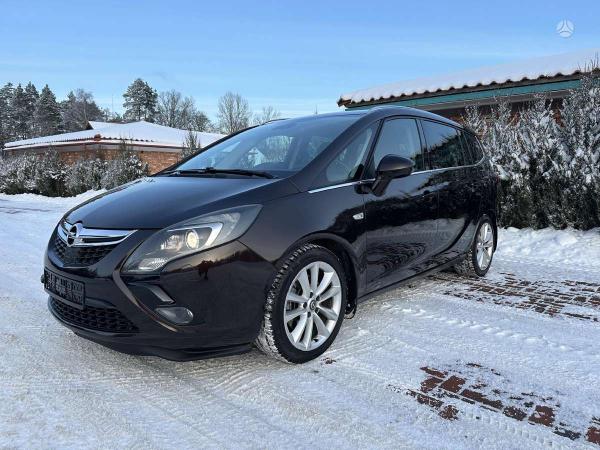 Brown Opel Zafira Tourer 2014 in Alytus, with an engine capacity of 1.96 L and mileage of 278 thousand km for 6750 €, photo 1 on AUTOMOTO.COM.LV