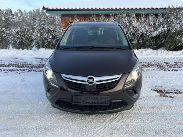 Brown Opel Zafira Tourer 2014 in Alytus, with an engine capacity of 1.96 L and mileage of 278 thousand km for 6750 €, photo 2 on AUTOMOTO.COM.LV