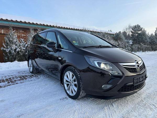 Brown Opel Zafira Tourer 2014 in Alytus, with an engine capacity of 1.96 L and mileage of 278 thousand km for 6750 €, photo 3 on AUTOMOTO.COM.LV