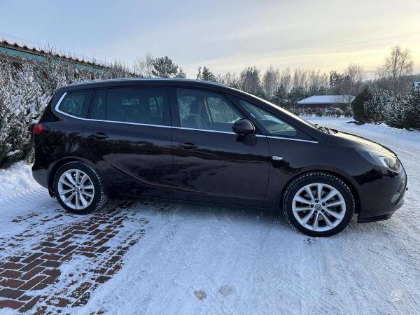 Brown Opel Zafira Tourer 2014 in Alytus, with an engine capacity of 1.96 L and mileage of 278 thousand km for 6750 €, photo 4 on AUTOMOTO.COM.LV