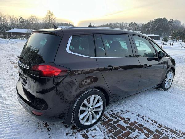 Brown Opel Zafira Tourer 2014 in Alytus, with an engine capacity of 1.96 L and mileage of 278 thousand km for 6750 €, photo 7 on AUTOMOTO.COM.LV