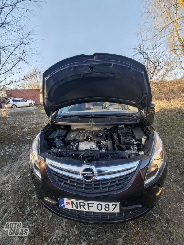 Brown Opel Zafira Tourer 2014 in Siauliai, with an engine capacity of 1.60 L and mileage of 160 thousand km for 6900 €, photo 2 on AUTOMOTO.COM.LV