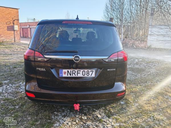 Brown Opel Zafira Tourer 2014 in Siauliai, with an engine capacity of 1.60 L and mileage of 160 thousand km for 6900 €, photo 9 on AUTOMOTO.COM.LV