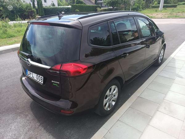 Brown Opel Zafira Tourer 2015 in Vilnius, with an engine capacity of 1.60 L and mileage of 211 thousand km for 6200 €, photo 4 on AUTOMOTO.COM.LV