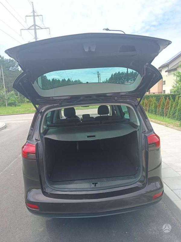 Brown Opel Zafira Tourer 2015 in Vilnius, with an engine capacity of 1.60 L and mileage of 211 thousand km for 6200 €, photo 5 on AUTOMOTO.COM.LV