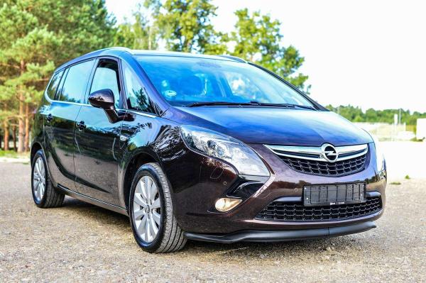 Brown Opel Zafira Tourer 2015 in Kretinga, with an engine capacity of 2.00 L and mileage of 263 thousand km for 6150 €, photo 4 on AUTOMOTO.COM.LV