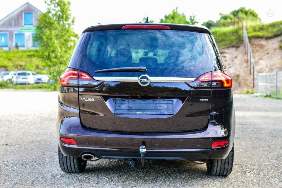 Brown Opel Zafira Tourer 2015 in Kretinga, with an engine capacity of 2.00 L and mileage of 263 thousand km for 6150 €, photo 7 on AUTOMOTO.COM.LV