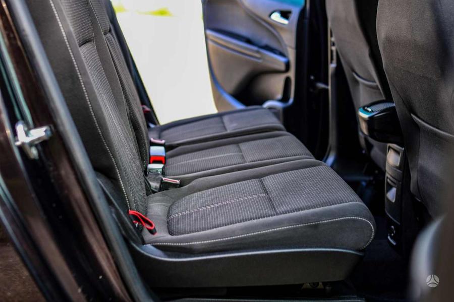 Brown Opel Zafira Tourer 2015 in Kretinga, with an engine capacity of 2.00 L and mileage of 263 thousand km for 6150 €, photo 12 on AUTOMOTO.COM.LV