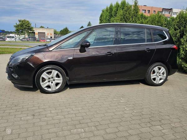 Brown Opel Zafira Tourer 2015 in Kretinga, with an engine capacity of 1.60 L and mileage of 265 thousand km for 5999 €, photo 4 on AUTOMOTO.COM.LV