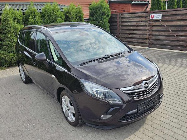 Brown Opel Zafira Tourer 2015 in Kretinga, with an engine capacity of 1.60 L and mileage of 265 thousand km for 5999 €, photo 6 on AUTOMOTO.COM.LV