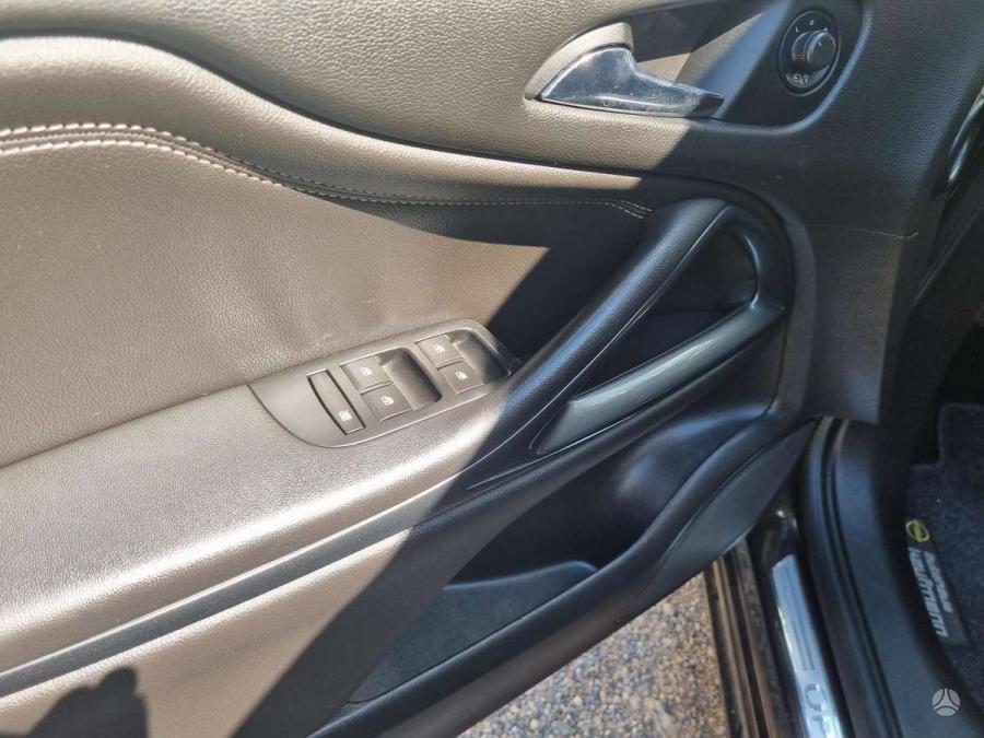 Коричневый Опель Zafira Tourer 2015 в Шяуляй, объемом двигателя 1.96 л и пробегом 197 тыс. км за 4600 €, фото 10 на AUTOMOTO.COM.LV