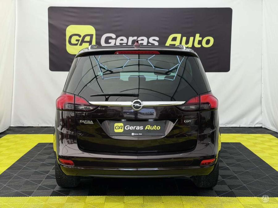 Brown Opel Zafira Tourer 2015 in Vilnius, with an engine capacity of 1.96 L and mileage of 288 thousand km for 5850 €, photo 6 on AUTOMOTO.COM.LV