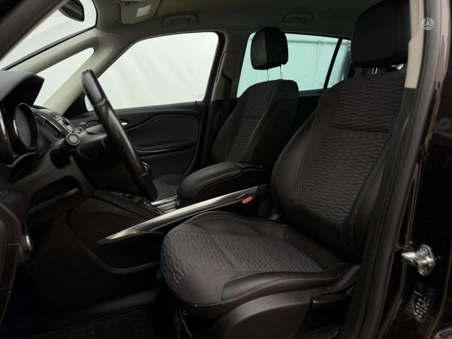 Brown Opel Zafira Tourer 2015 in Vilnius, with an engine capacity of 1.96 L and mileage of 288 thousand km for 5850 €, photo 11 on AUTOMOTO.COM.LV