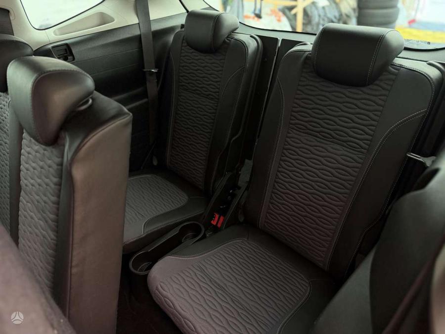 Brown Opel Zafira Tourer 2015 in Vilnius, with an engine capacity of 1.96 L and mileage of 288 thousand km for 5850 €, photo 13 on AUTOMOTO.COM.LV