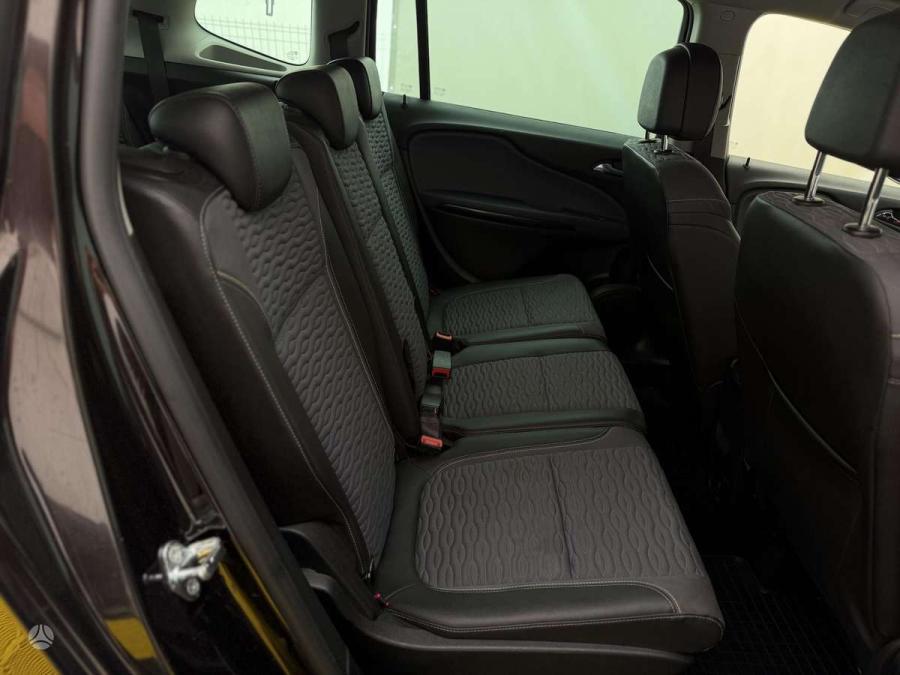 Brown Opel Zafira Tourer 2015 in Vilnius, with an engine capacity of 1.96 L and mileage of 288 thousand km for 5850 €, photo 15 on AUTOMOTO.COM.LV