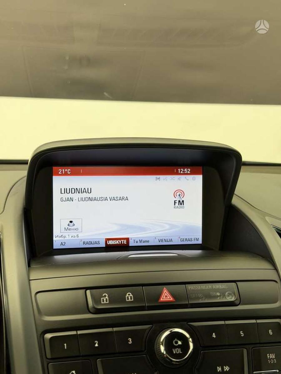 Brown Opel Zafira Tourer 2015 in Vilnius, with an engine capacity of 1.96 L and mileage of 288 thousand km for 5850 €, photo 24 on AUTOMOTO.COM.LV