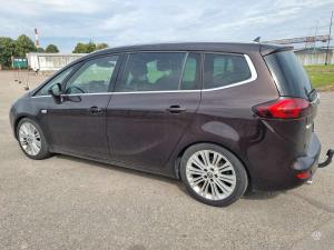 Brown Opel Zafira Tourer 2015 in Siauliai, with an engine capacity of 1.96 L and mileage of 197 thousand km for 4600 €, photo 5 on AUTOMOTO.COM.LV