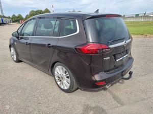 Brown Opel Zafira Tourer 2015 in Siauliai, with an engine capacity of 1.96 L and mileage of 197 thousand km for 4600 €, photo 6 on AUTOMOTO.COM.LV