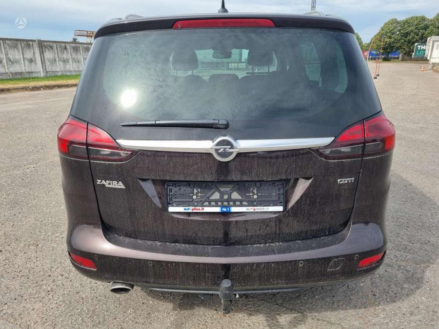 Brown Opel Zafira Tourer 2015 in Siauliai, with an engine capacity of 1.96 L and mileage of 197 thousand km for 4600 €, photo 7 on AUTOMOTO.COM.LV