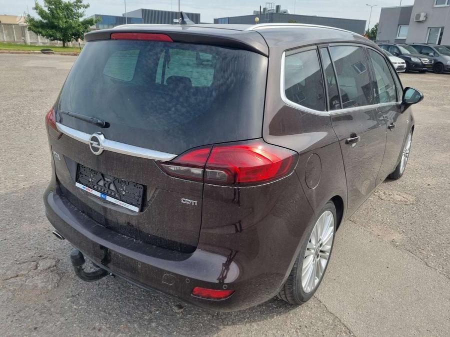 Brown Opel Zafira Tourer 2015 in Siauliai, with an engine capacity of 1.96 L and mileage of 197 thousand km for 4600 €, photo 8 on AUTOMOTO.COM.LV