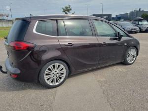 Brown Opel Zafira Tourer 2015 in Siauliai, with an engine capacity of 1.96 L and mileage of 197 thousand km for 4600 €, photo 9 on AUTOMOTO.COM.LV