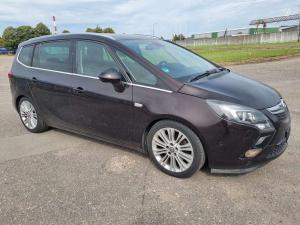 Brown Opel Zafira Tourer 2015 in Siauliai, with an engine capacity of 1.96 L and mileage of 197 thousand km for 4600 €, photo 11 on AUTOMOTO.COM.LV