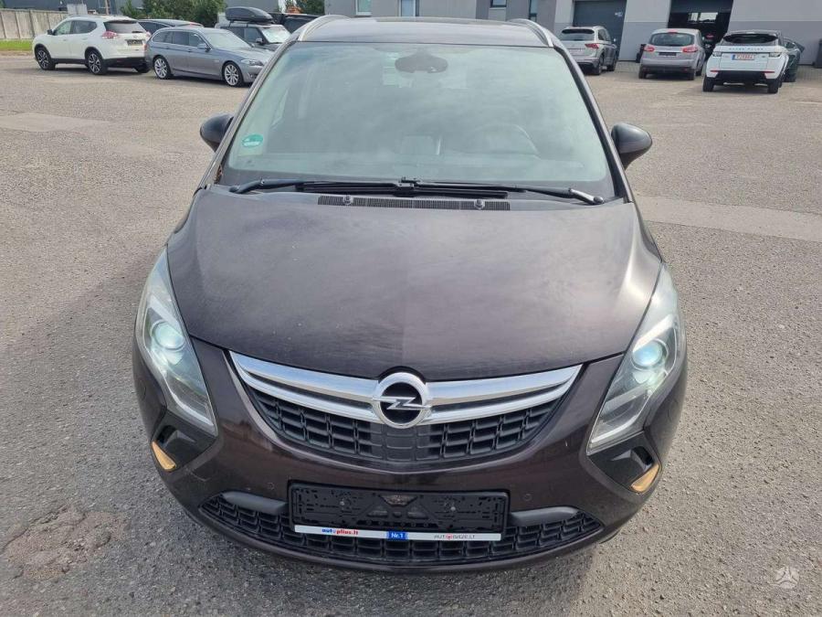 Brown Opel Zafira Tourer 2015 in Siauliai, with an engine capacity of 1.96 L and mileage of 197 thousand km for 4600 €, photo 12 on AUTOMOTO.COM.LV
