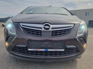 Brown Opel Zafira Tourer 2015 in Siauliai, with an engine capacity of 1.96 L and mileage of 197 thousand km for 4600 €, photo 13 on AUTOMOTO.COM.LV