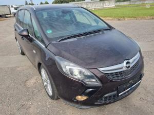 Brown Opel Zafira Tourer 2015 in Siauliai, with an engine capacity of 1.96 L and mileage of 197 thousand km for 4600 €, photo 15 on AUTOMOTO.COM.LV