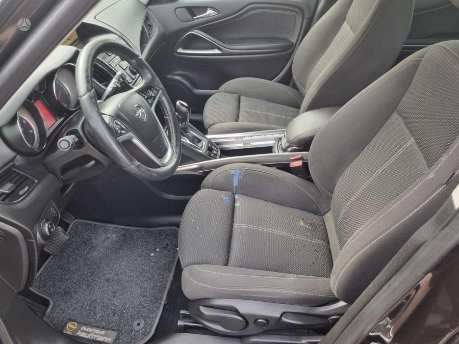 Brown Opel Zafira Tourer 2015 in Siauliai, with an engine capacity of 1.96 L and mileage of 197 thousand km for 4600 €, photo 18 on AUTOMOTO.COM.LV